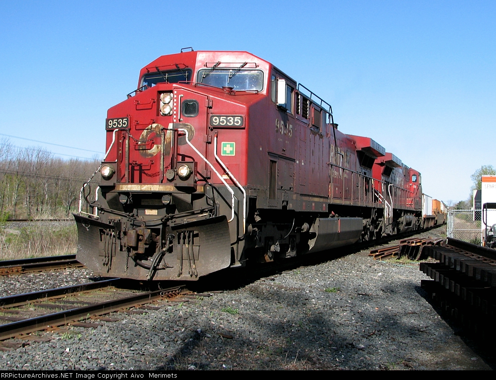 CP 9535-in the siding at Spicer for a meet.